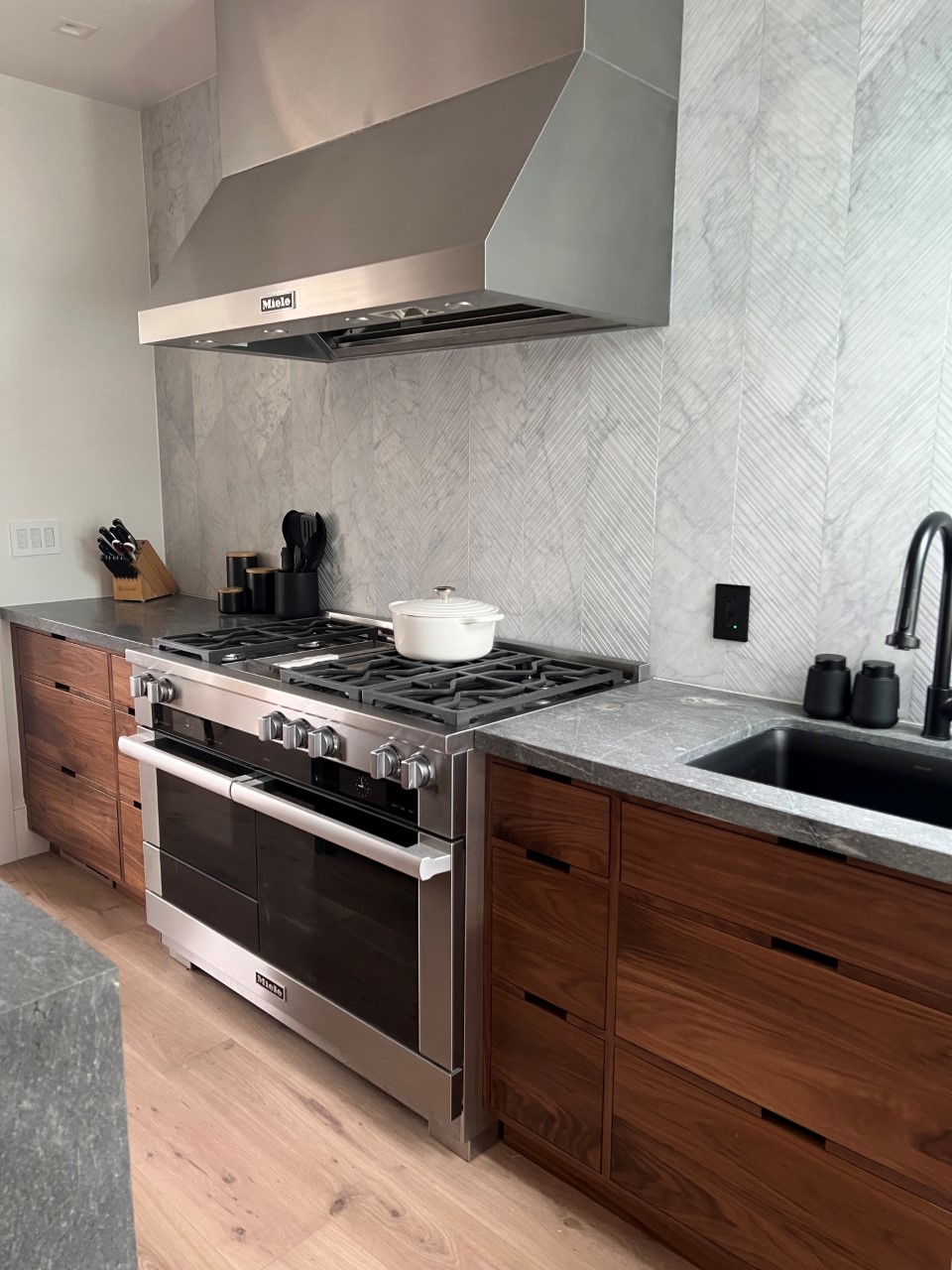 Aquasol Quartzite Honed 2cm - DaVinci Marble
