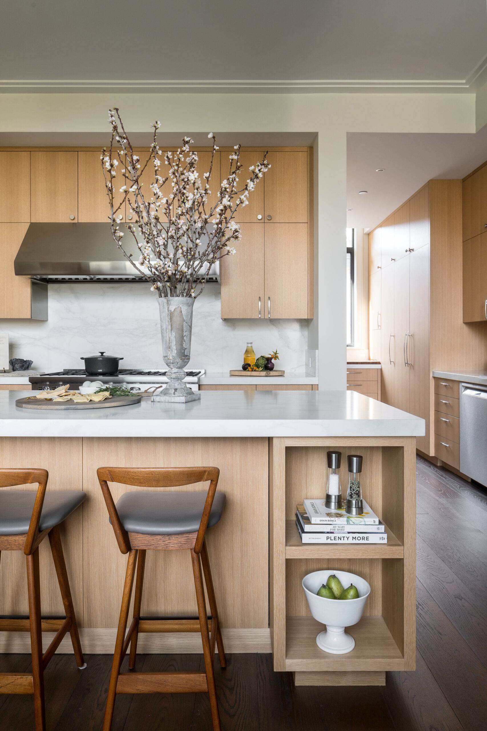 Larette Design Pebble Beach Kitchen - Da Vinci Marble